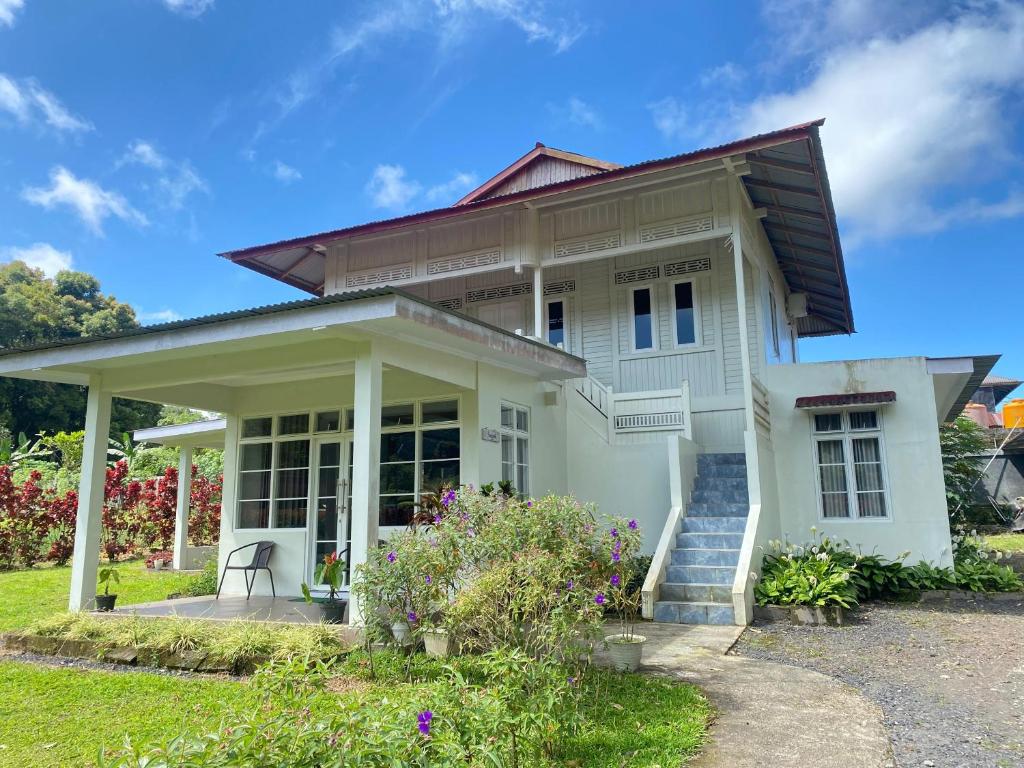 A beautiful and Spacious Rumah Manado 2 Bedrooms with Bathrooms Villa ...