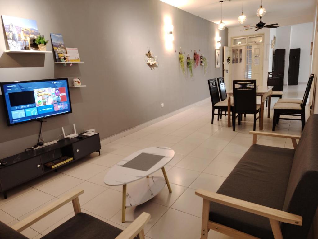 JB Tebrau Staycation City Walk Within 6 mins to Ikea Toppen & AEON Mall ...