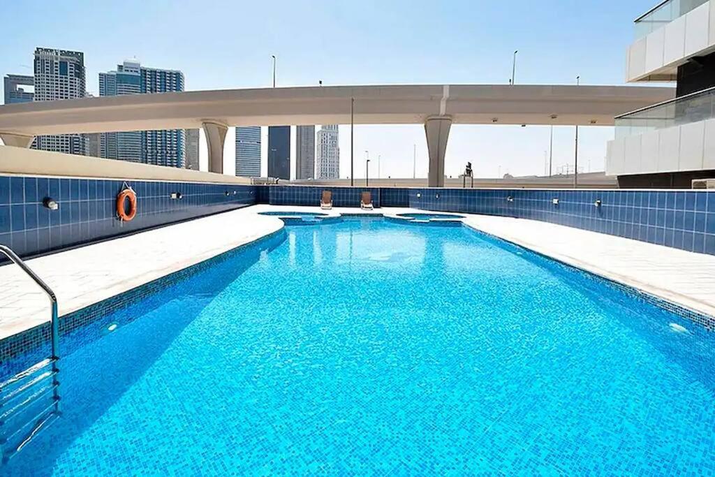 Modern Studio for 4 in Marina, Near Metro & Beach, Dubai (aktualisierte ...