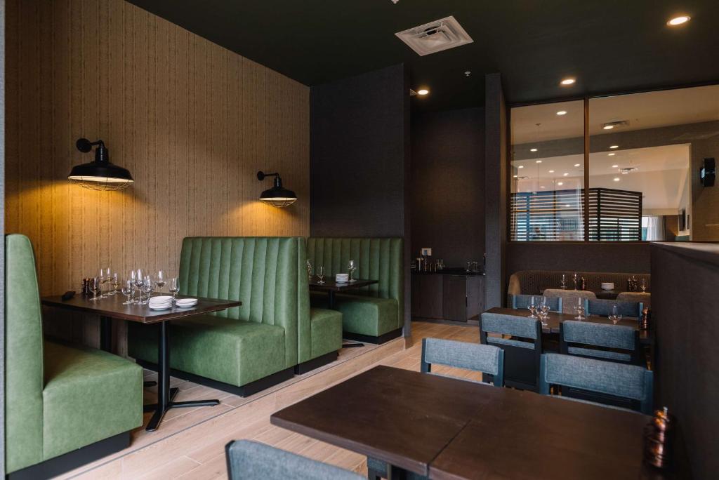 Embassy Suites By Hilton Gatlinburg Resort, Gatlinburg (updated prices ...