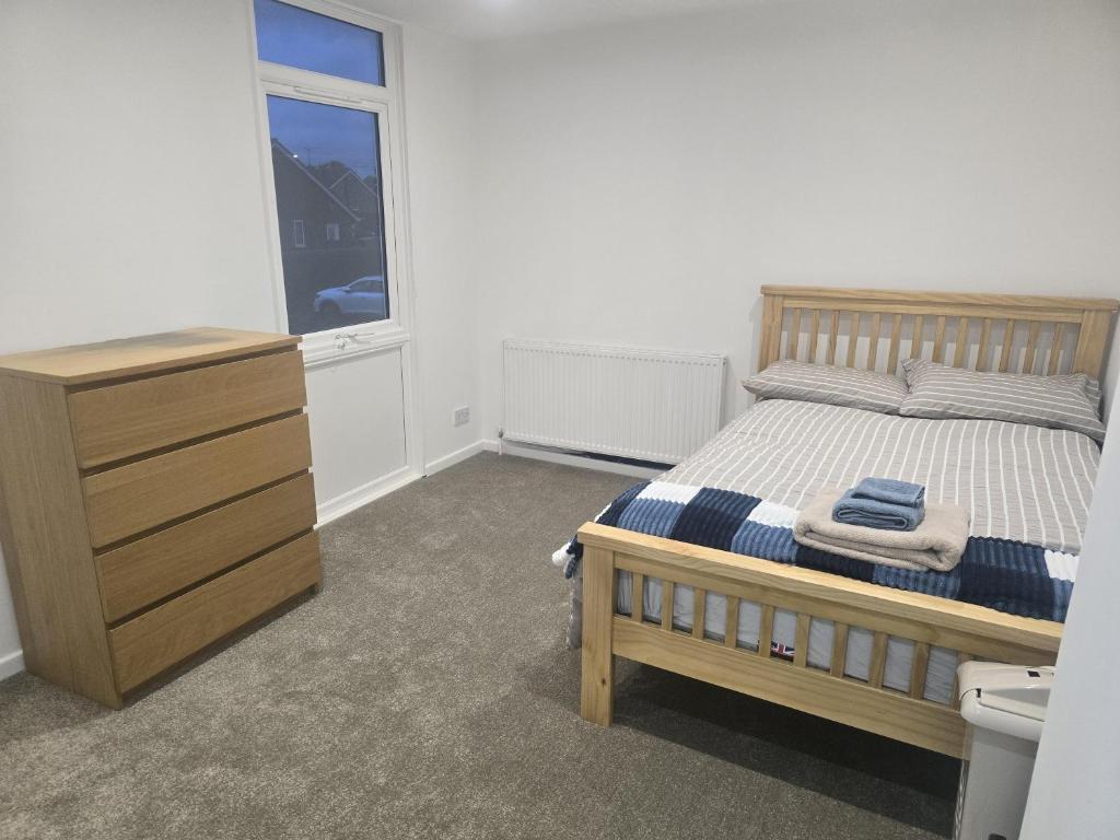 Friendly Retreat at Windermere Way upto 6 guests, Northampton (updated ...
