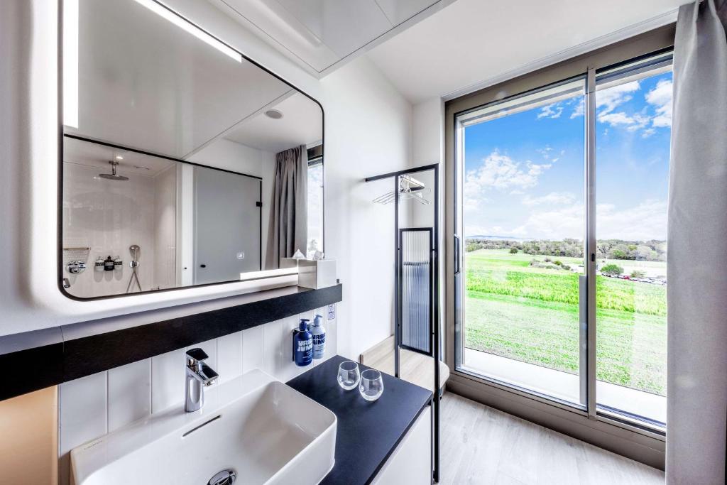 YOTEL Geneva Lake, Founex (updated prices 2025)