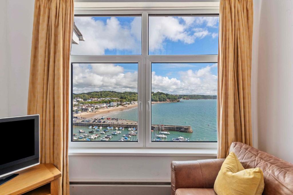 Captains View - Sea and Harbour Views Parking, Saundersfoot (updated ...