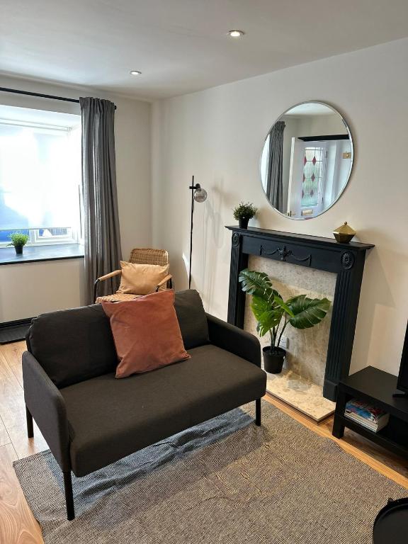 Pinewood Place, Stoke on Trent (updated prices 2025)