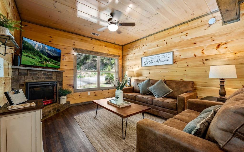 Into the Mystic, Sevierville (updated prices 2026)