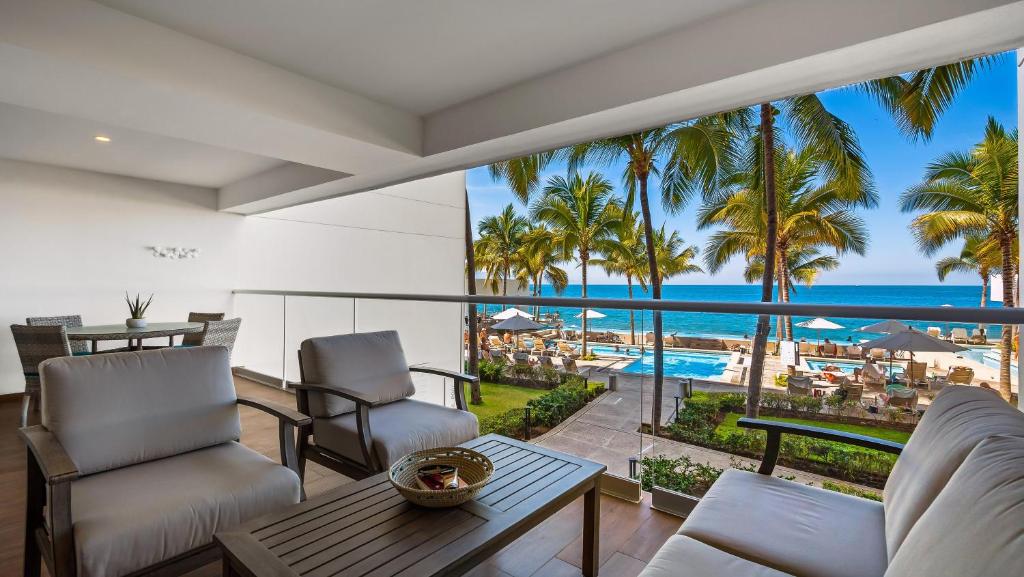 Oceanfront 2 BR with Pools, Steps to Beach, Puerto Vallarta (updated prices 2025)