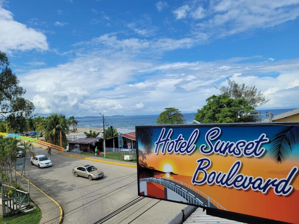 Hotel Sunset Boulevard, Tela (updated prices 2025)