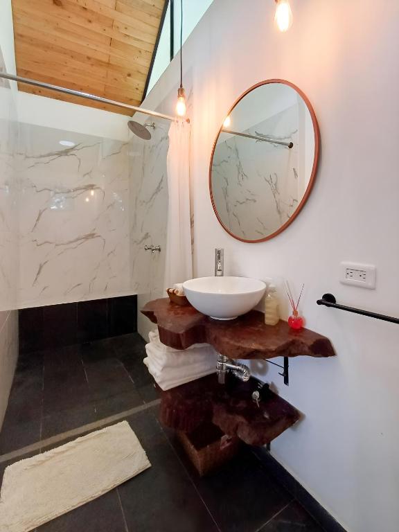 Tree House, Cabaña privada con Jacuzzi, Guatapé (updated prices 2025)
