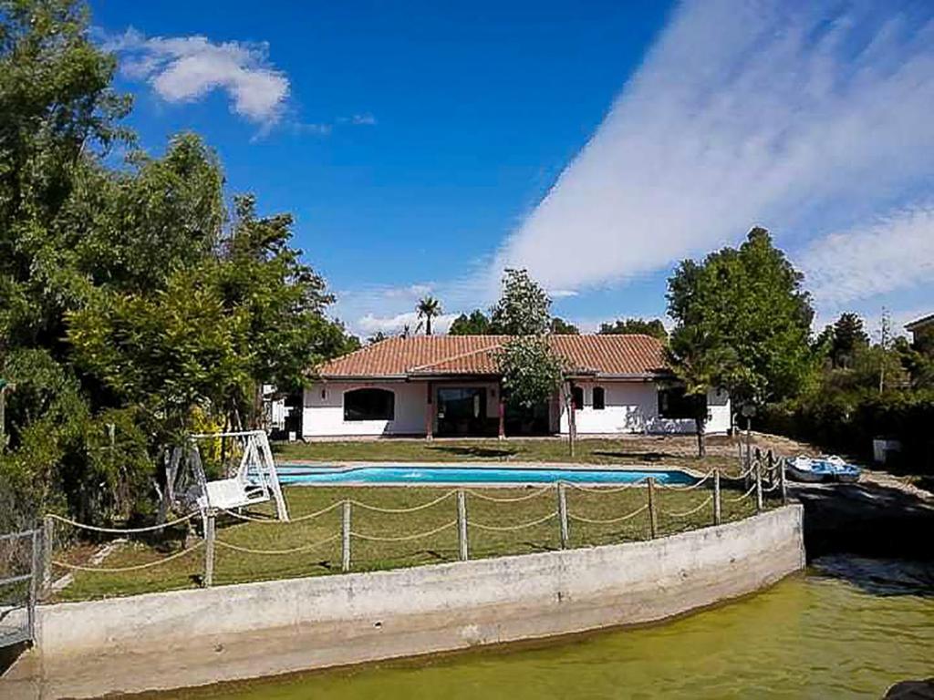 Espectacular Casa a orillas del Lago Rapel, El Durazno (precios ...