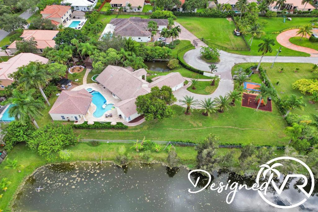 8BR Luxury Villa w Amazing Pool & Basketball, Southwest Ranches ...