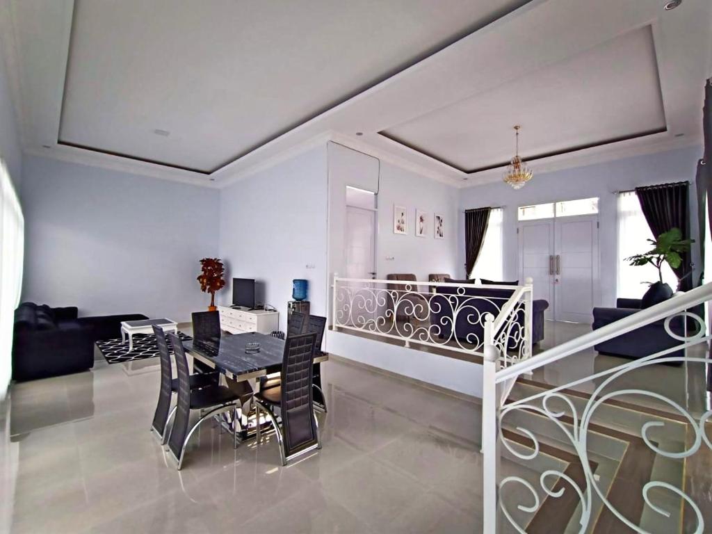 Villa Tiara 2, Cikundul (updated prices 2026)