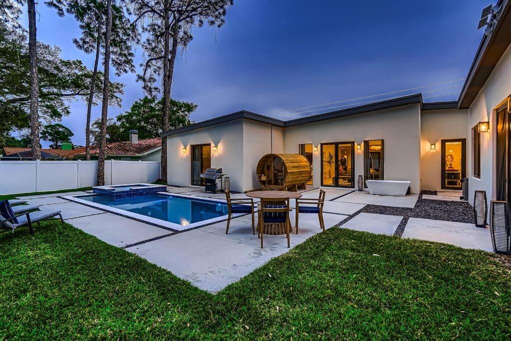 Fun & Luxury 5BR Pool Villa with Sauna, Arcade, Plunge and more ...