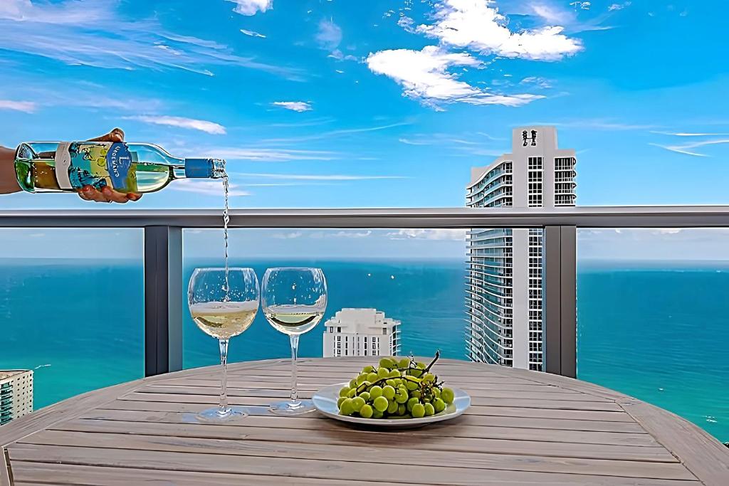 Luxury 2 Br Oceanfront Balcony Beautiful Amenities, Hollywood (precios ...