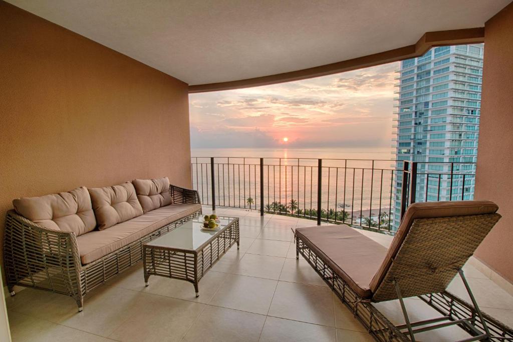 Beachfront 1BR w/ Balcony & Resort-Style Amenities, Puerto Vallarta ...