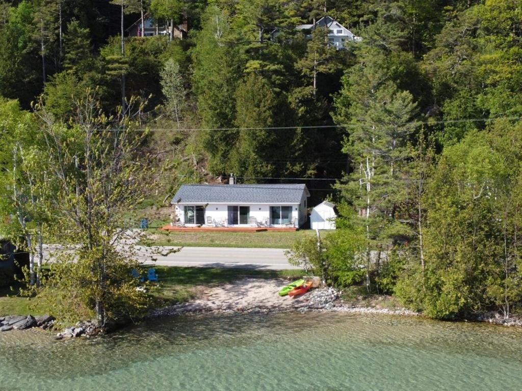 Lake Escape - Private Lakefront With Kayaks!, Frankfort (updated prices 2025)