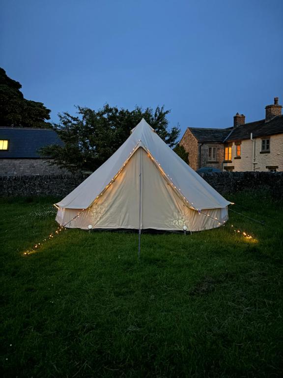 Beehive Bell Tent, Peak Forest (updated prices 2026)