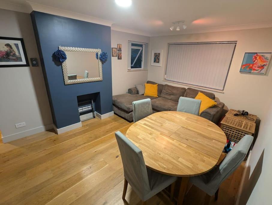 One-bedroom lovely family flat, Goodmayes (precios actualizados 2025)