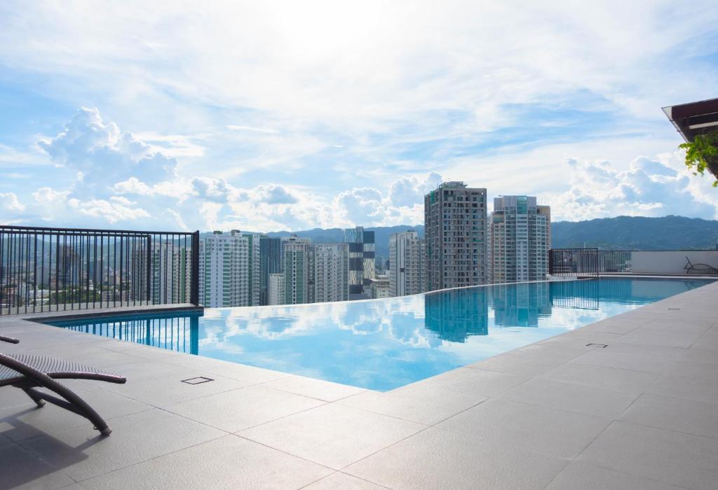 Cozy Condo near Ayala Mall - SuiteTrails