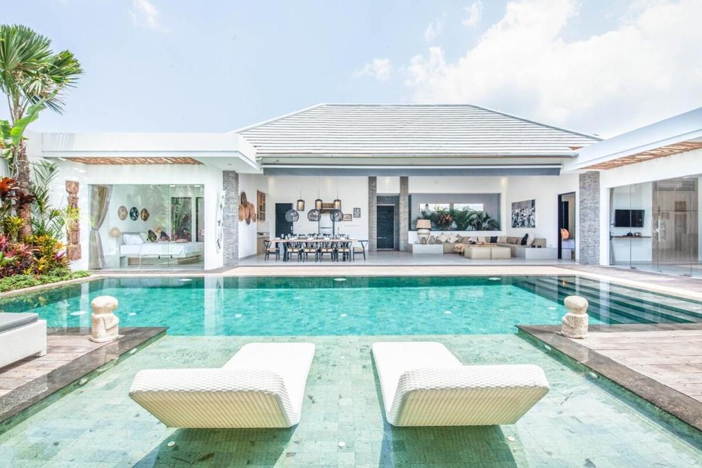 Modern 4 Br Villa 400m To The Beach In Canggu, Canggu (updated prices 2025)