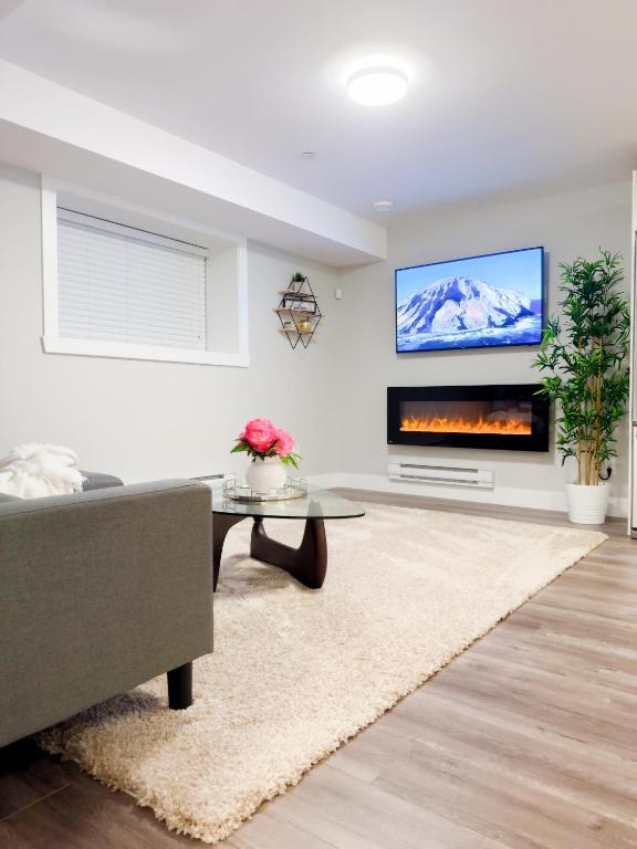 New Modern Guest Suit with Kitchen, Distriktgemeinde Maple Ridge ...