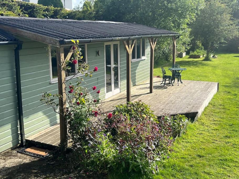 Country garden lodge on Devon Cornwall border, Lifton (updated prices 2025)