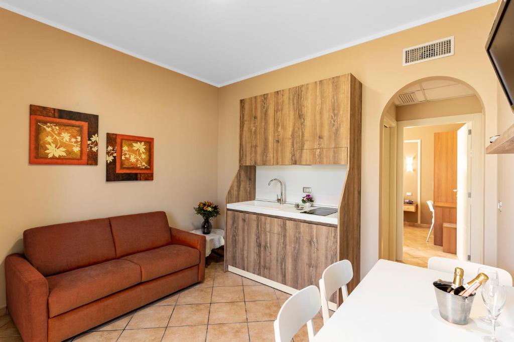 Potì Comfort Rooms - Guest House con cucina, Порто-Чезарео (актуальные ...