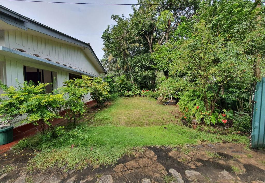 Shade Family Rest, Anuradhapura (updated prices 2026)