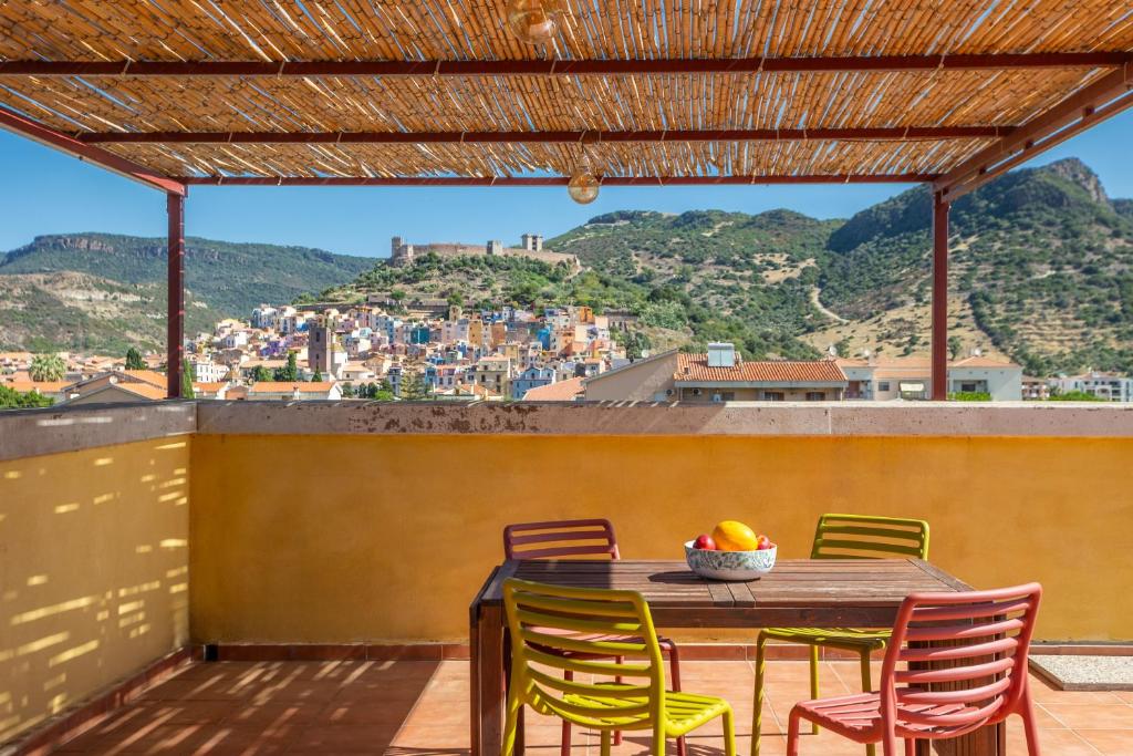 Terrace with castle view, Bosa (updated prices 2025)