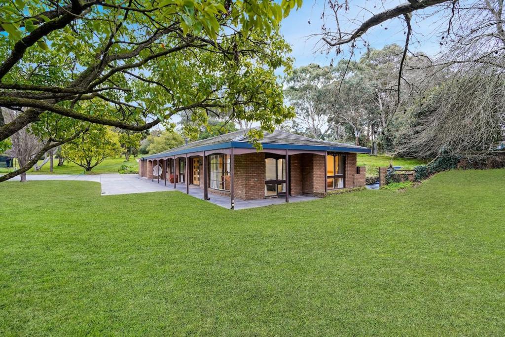 Tree-Lined Donvale Nature Family Getaway, Donvale (updated prices 2025)