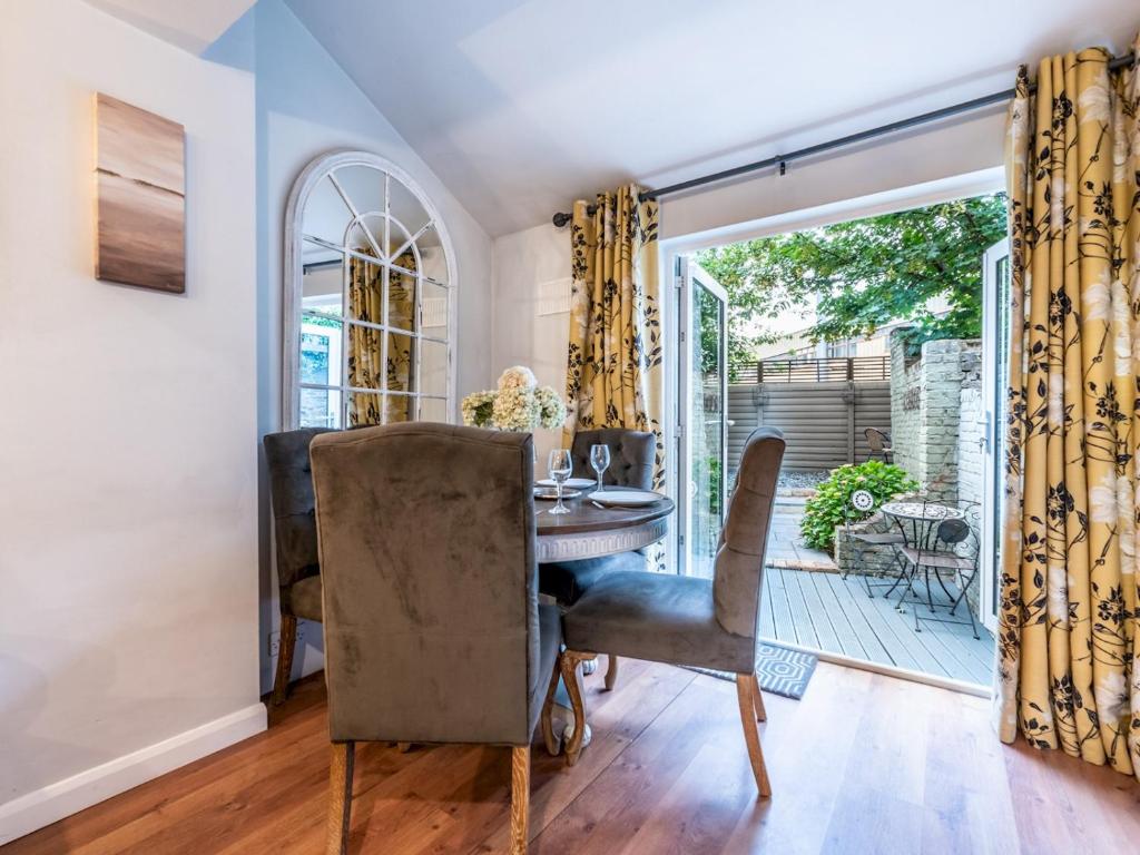 Greenwich High Rd · Beautiful 3bed Town House In Greenwich Garden Pass ...