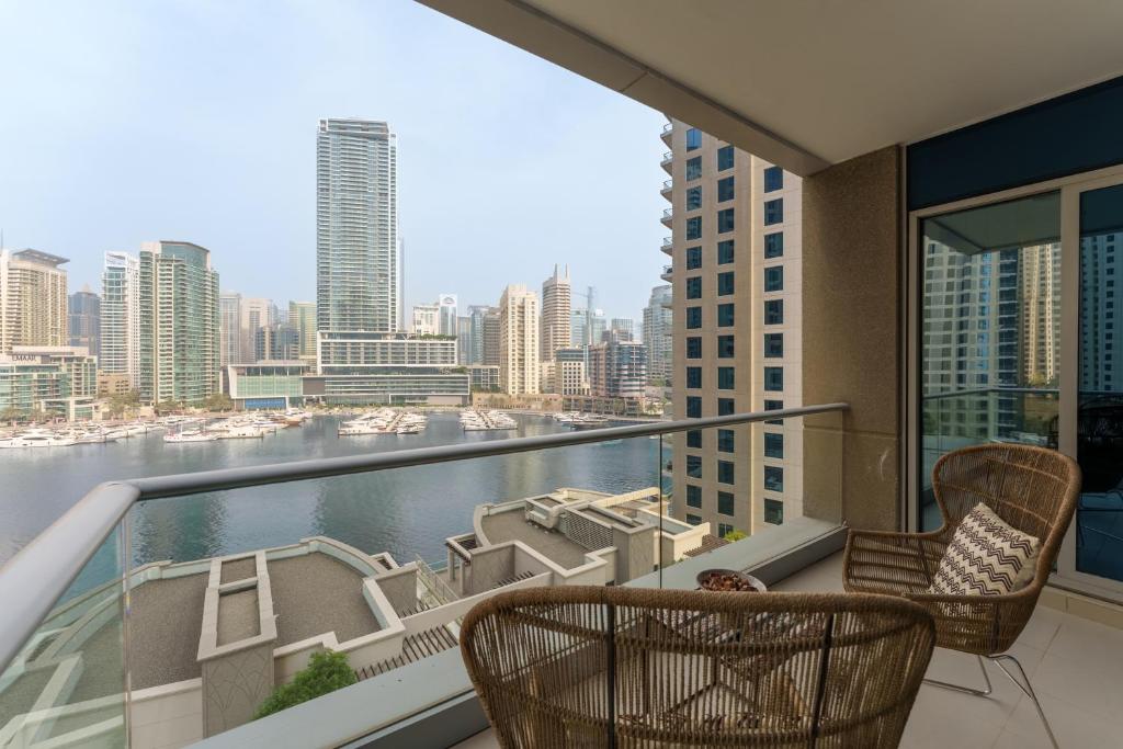 Maison Privee - Cosmopolitan Apt with Scenic Dubai Marina Vws, Dubai ...
