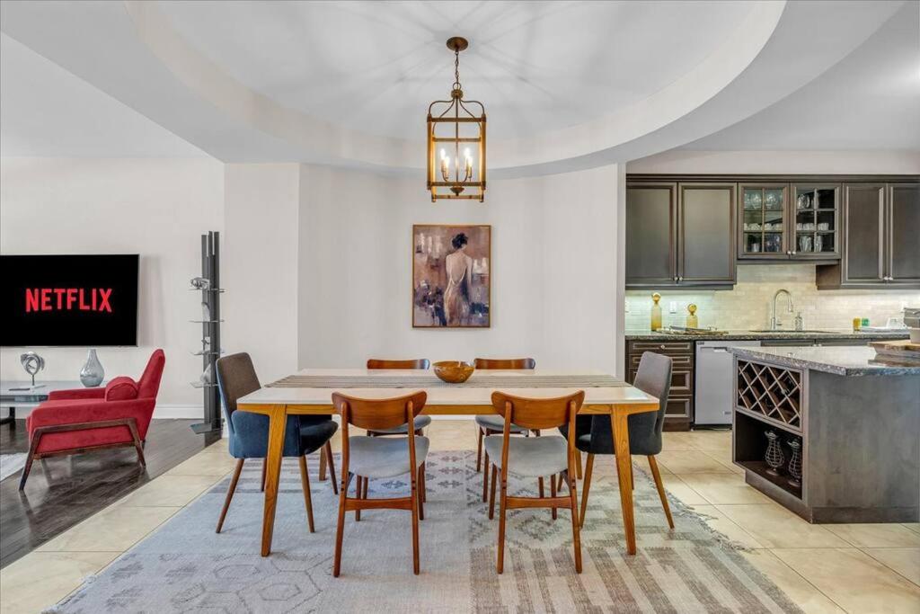 Central Executive Home by Airport & Mall, Mississauga (updated prices 2025)