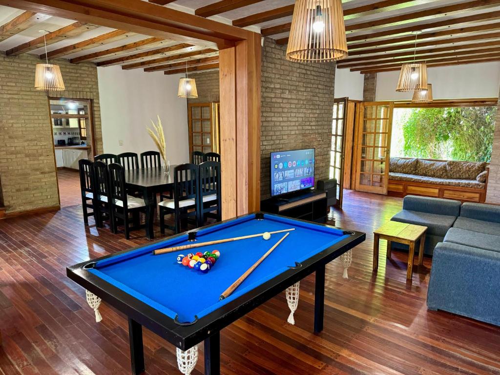Olive Tree House with Pool Table and Swimming Pool, Ciudad Lujan de ...
