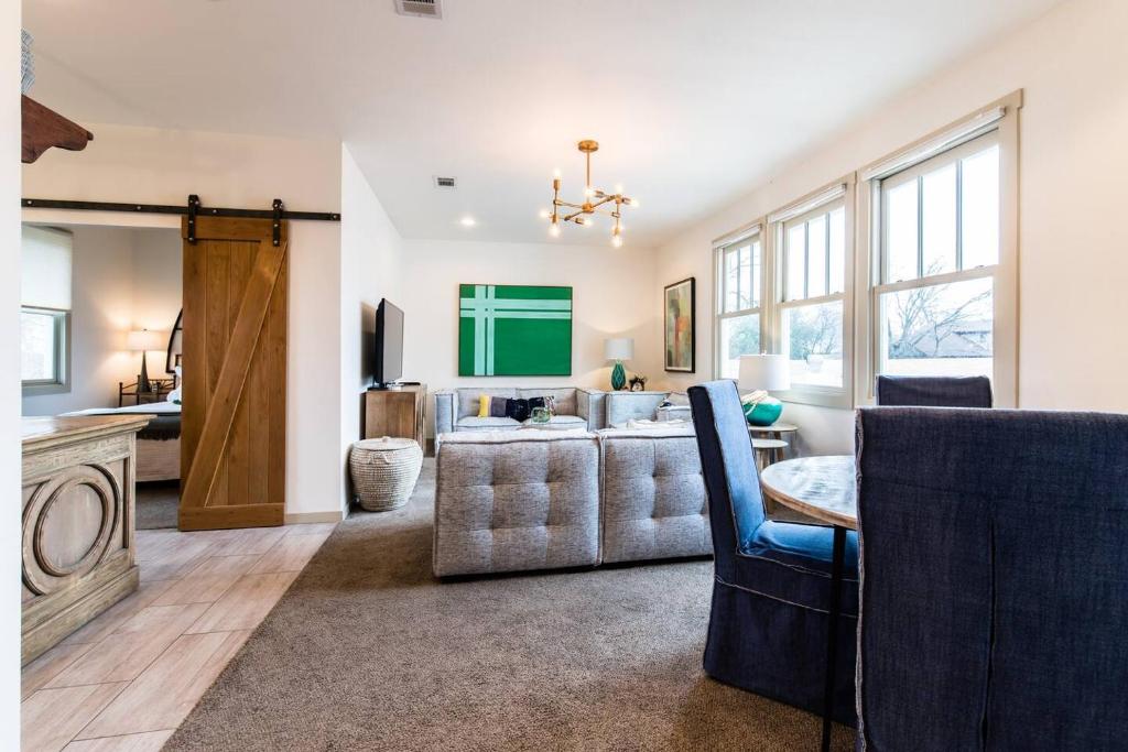 Funky Farmhouse, Fort Worth (updated prices 2025)