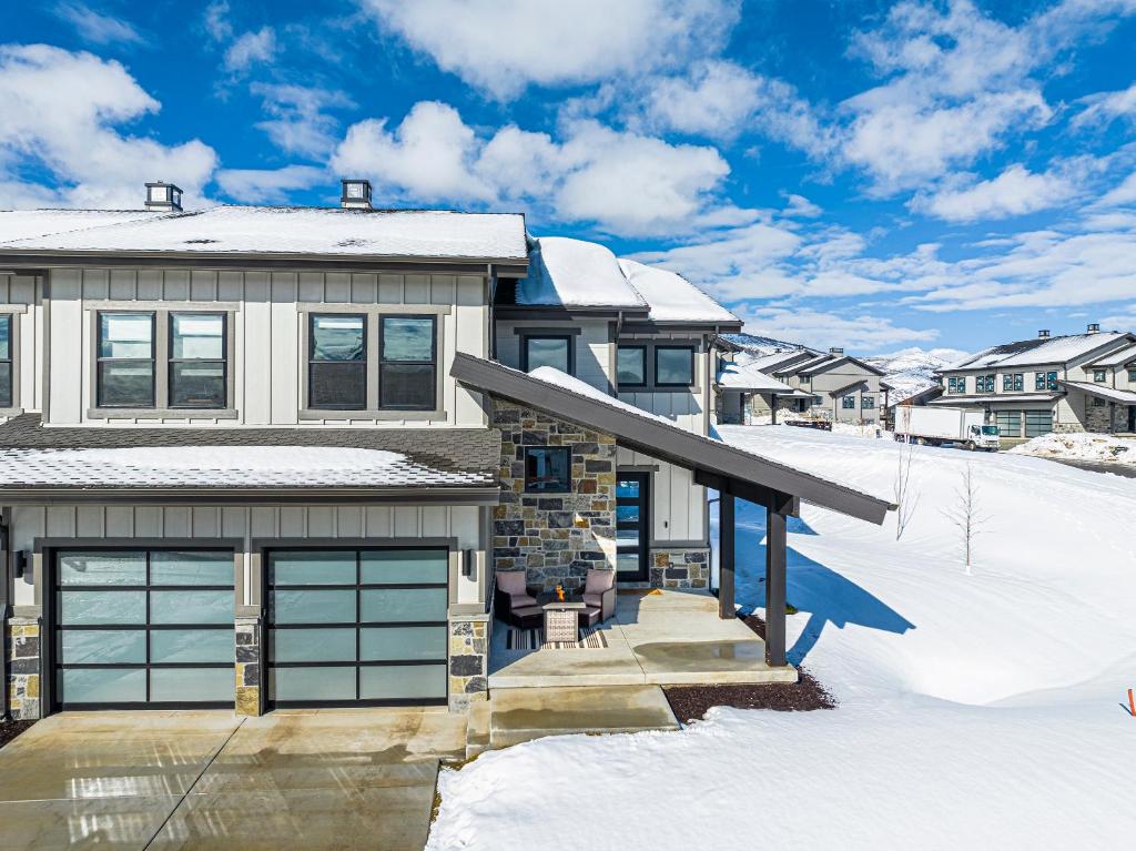 New Build in the Mayflower Area - Close to Park City, Heber and Midway ...