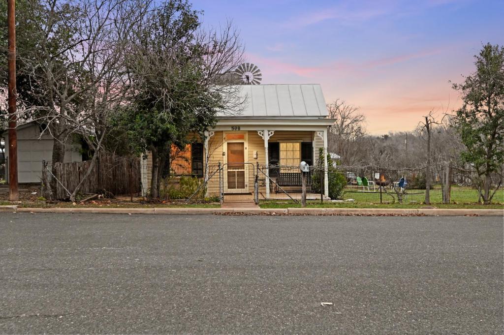 Calmbach Cottage, Fredericksburg (updated prices 2025)