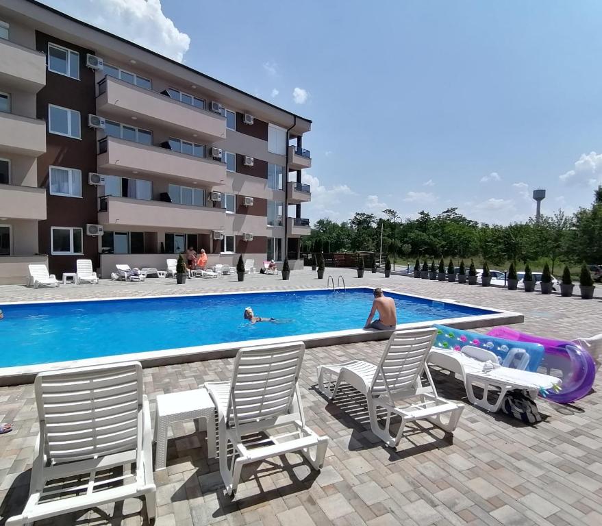 Kristi Lux NEW 1-bedroom apartment with Pool, Balcony and FREE Parking ...