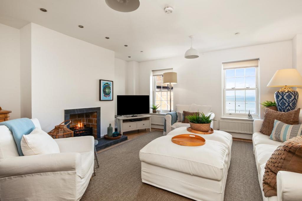 Nash House - Seafront with Parking Close to Town, Tenby (updated prices ...