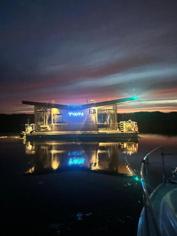 Twin Boats - Butterfly, Dreverna (updated prices 2025)