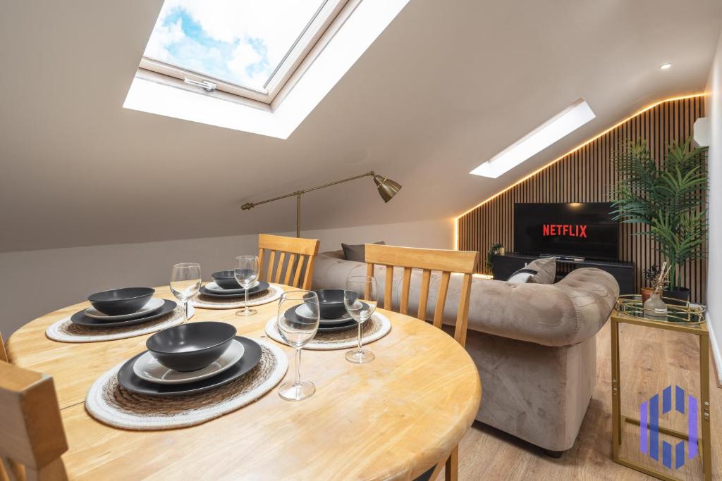 Scandi Loft Style Apartment - Sleeps 6 - near Manchester Airport ...