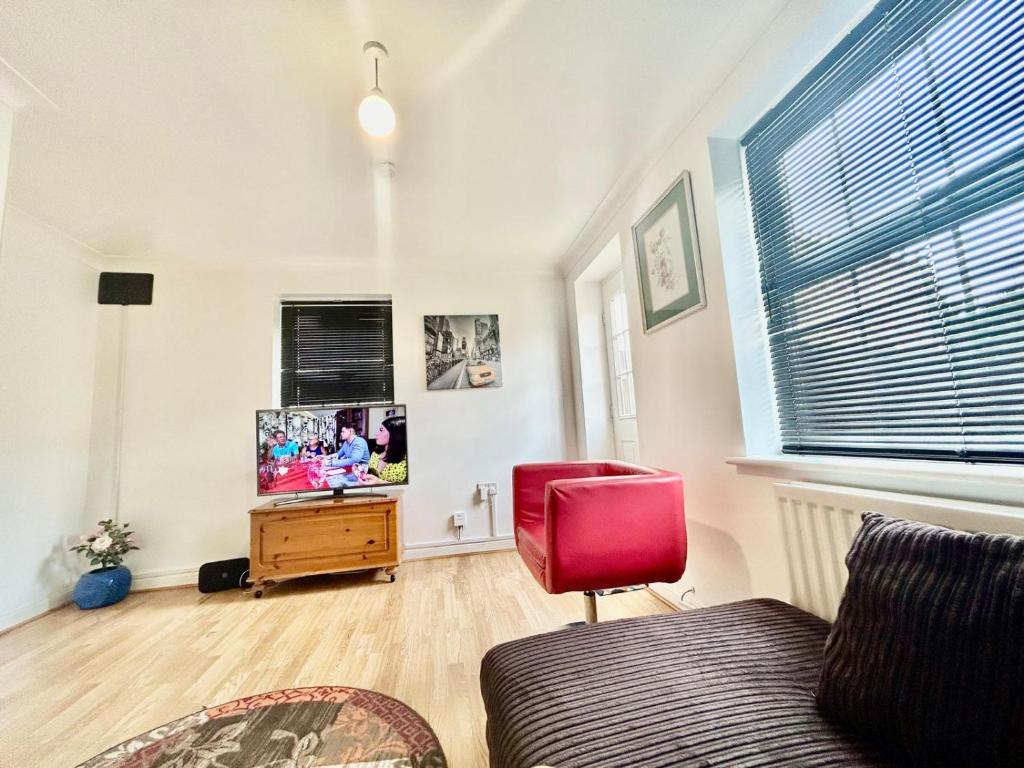 Mannys Apartment - Nice & Cozy 4Bed Flagship Lodge, Sittingbourne ...