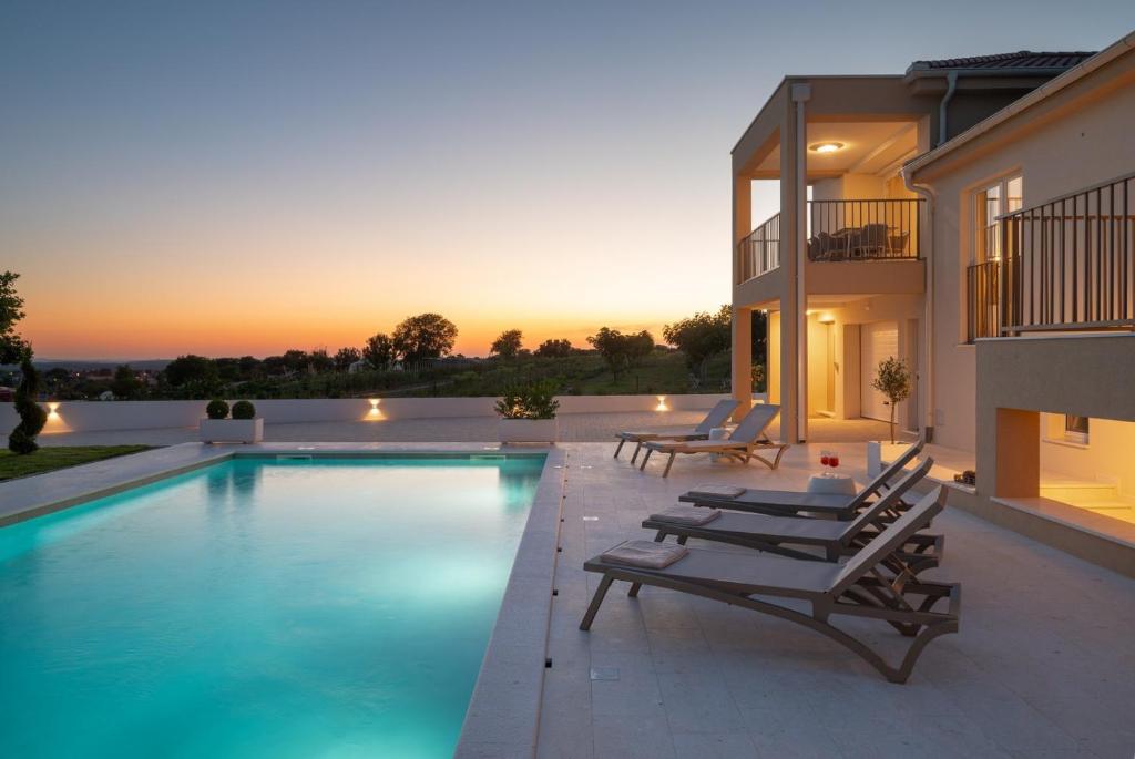 Luxury Villa Morus with pool 50m2 gym, Murvica (updated prices 2026)