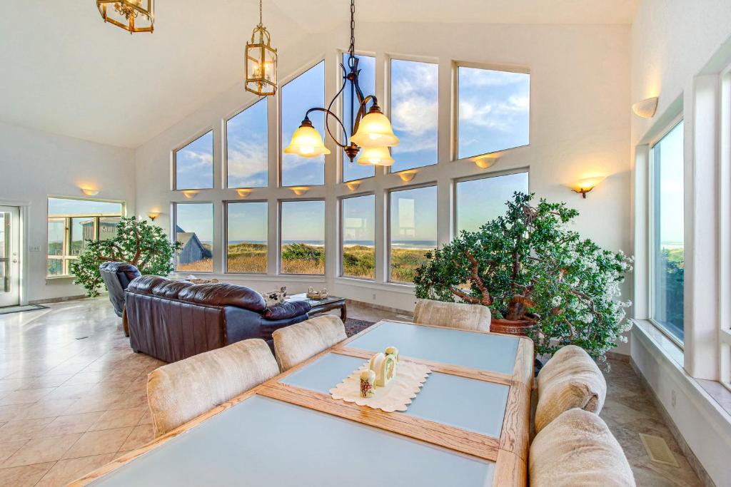 Oceanfront Castle with Hot Tub and Game Room, Gold Beach (updated ...