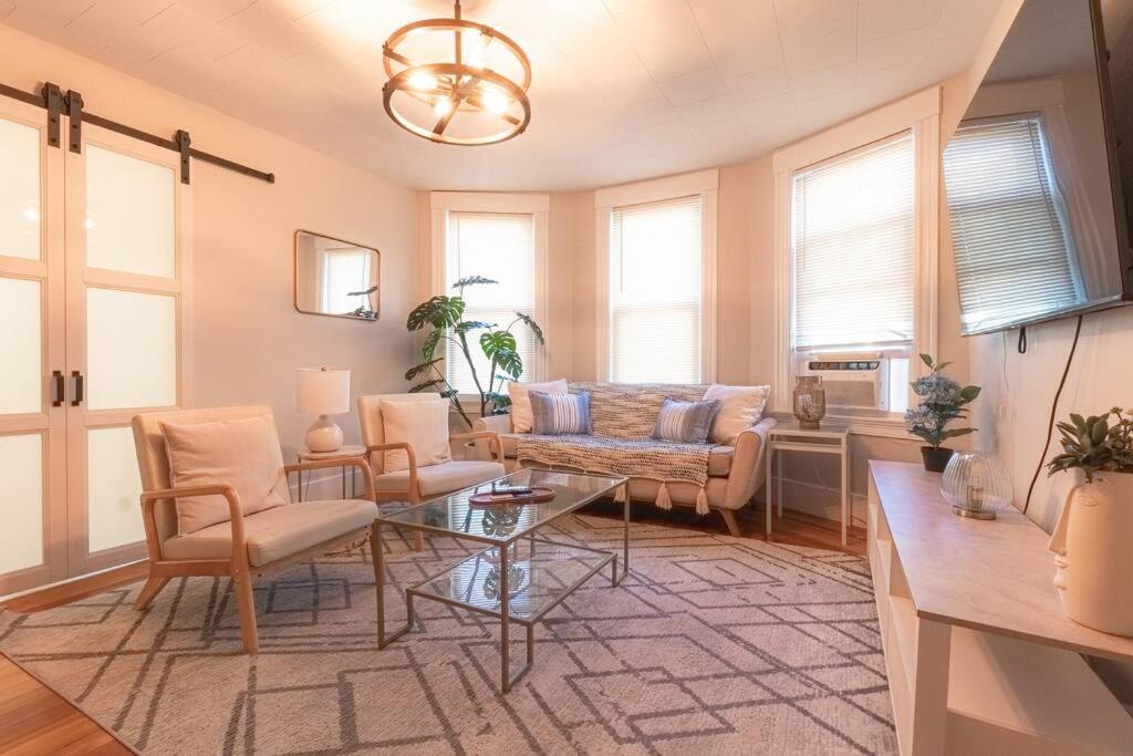 Walk to Downtown Salem with Arcade- Free Parking!, Salem (updated ...