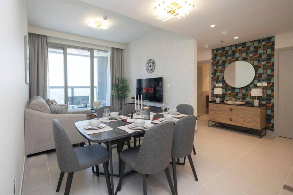 Urban 1-BR APT with Sea Views in Forte Downtown 2103, Dubai (updated ...