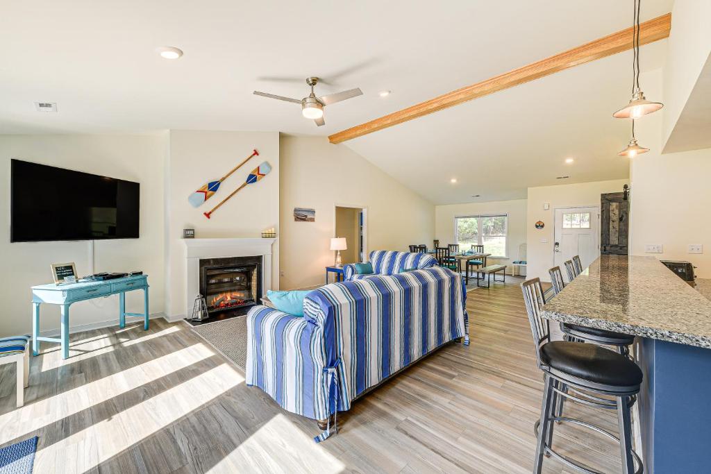 Waterfront Lake Anna Home Screened Deck and Dock!, Bumpass (precios ...