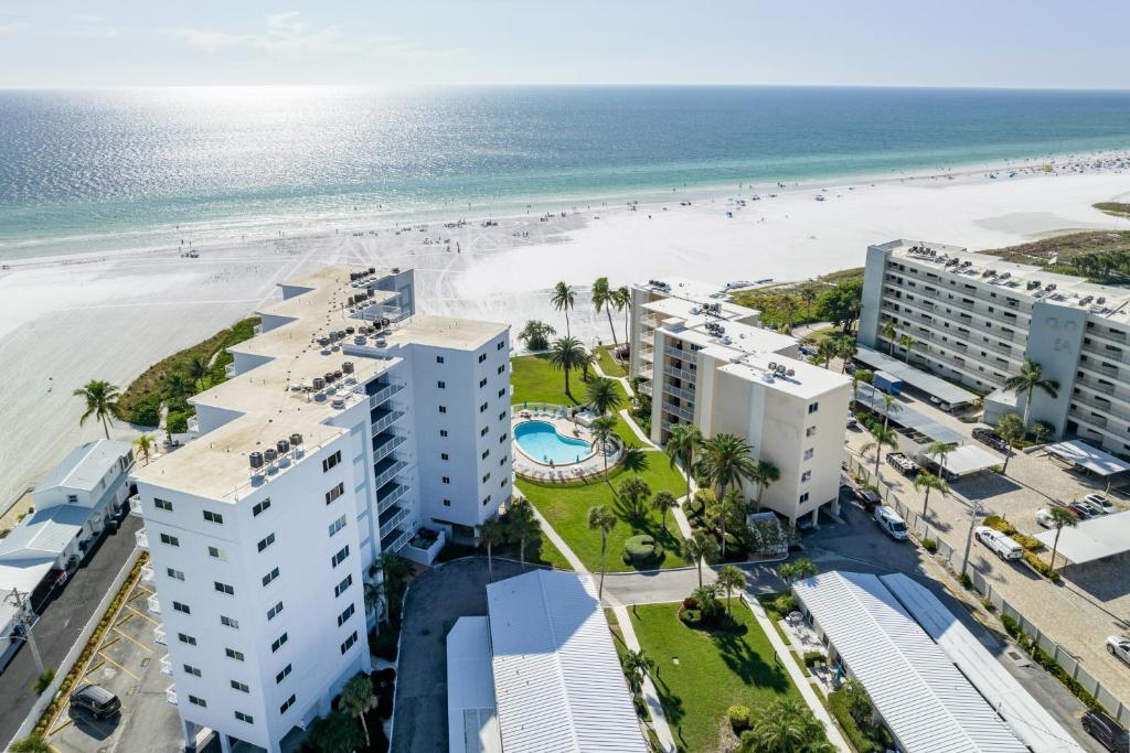 Jamaica Royale Beach View Towers By Beachside Management, Siesta Key ...