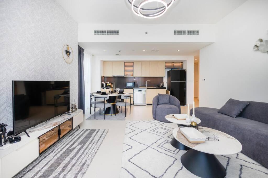 Opulent 2BR at Burj Crown with High End Furnishing 3303, Dubai (updated ...