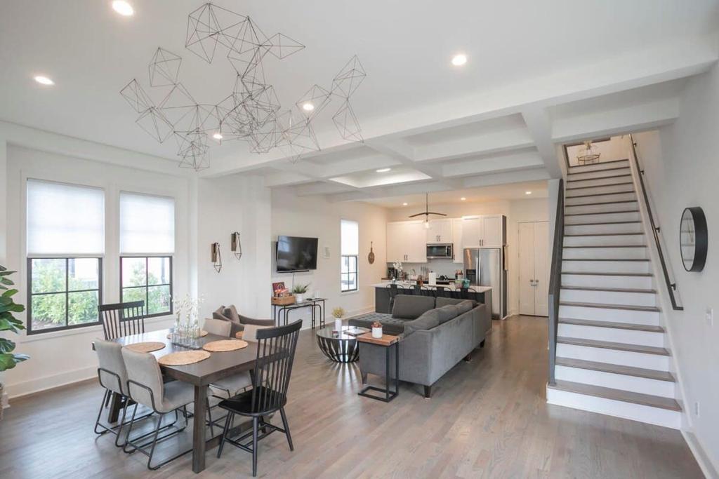 Five Block Walk From Historical Downtown Franklin, Franklin (updated ...