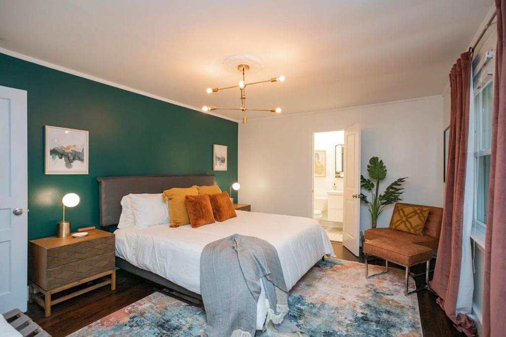 Minutes to Downtown Franklin Bar w Pool Table, Franklin (updated prices ...